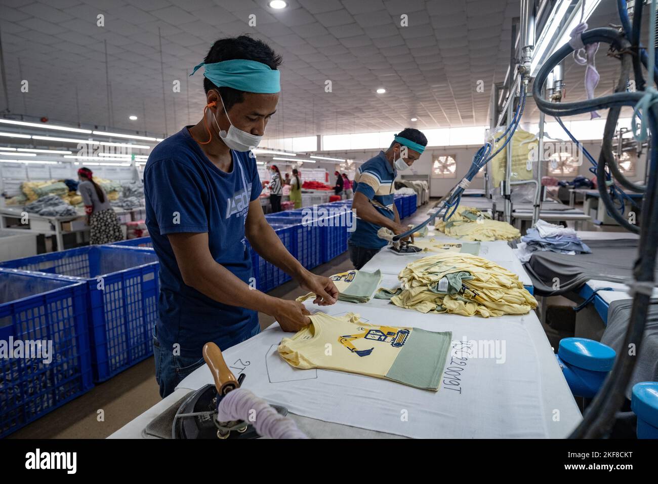 Woman in a textile factory india hi-res stock photography and images - Alamy