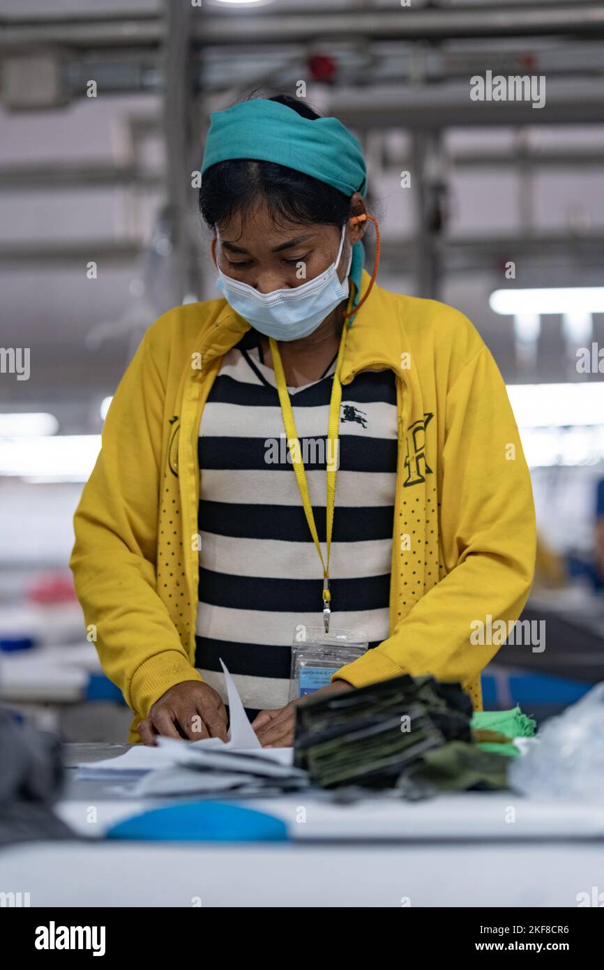 Cambodia garment factory hi-res stock photography and images - Alamy