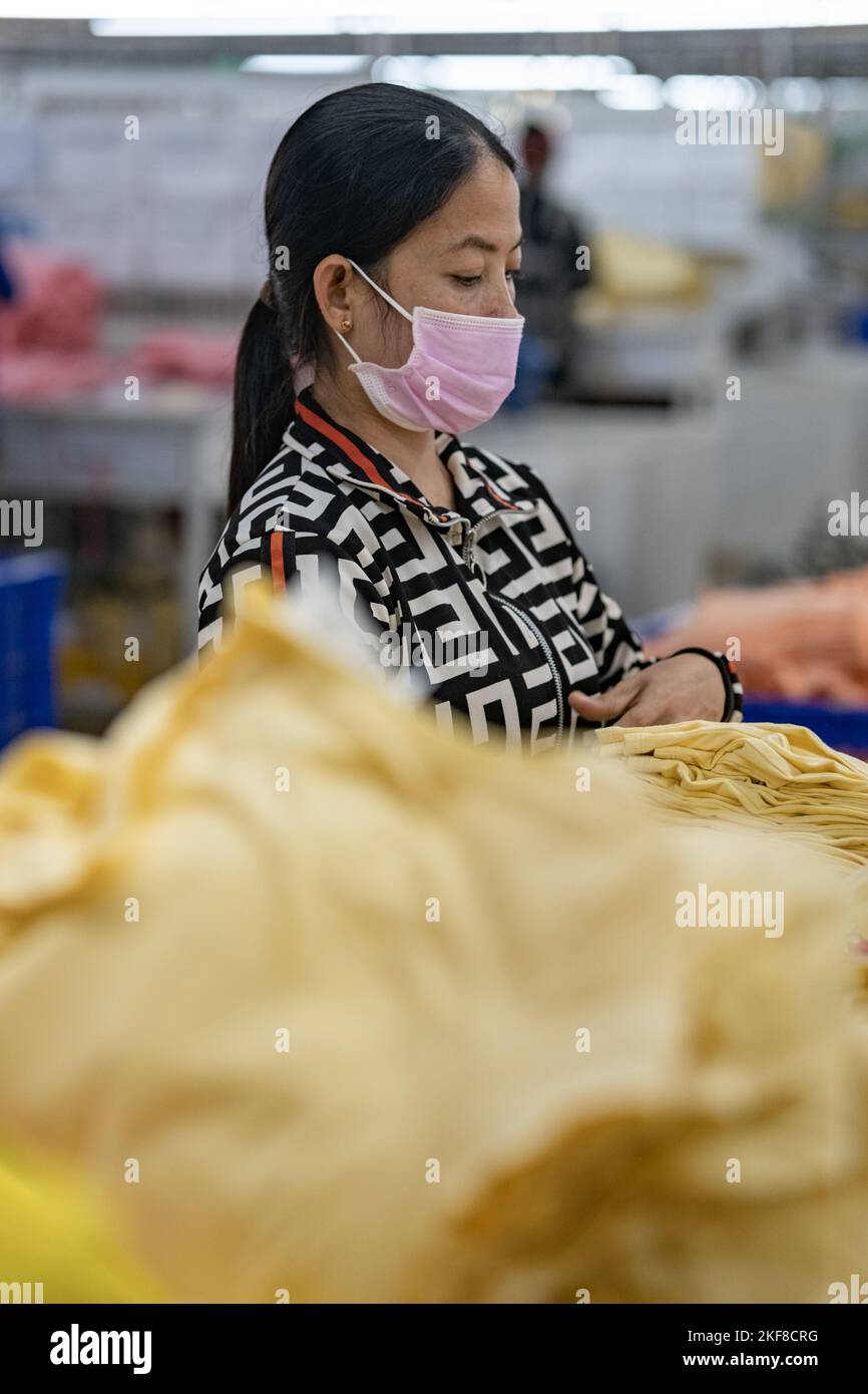 Woman in a textile factory india hi-res stock photography and images - Alamy