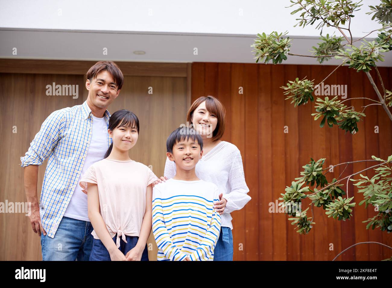 Japanese family at home Stock Photo - Alamy