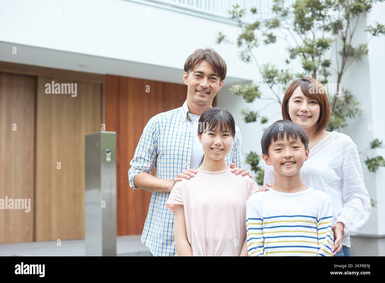 Japanese family at home Stock Photo - Alamy