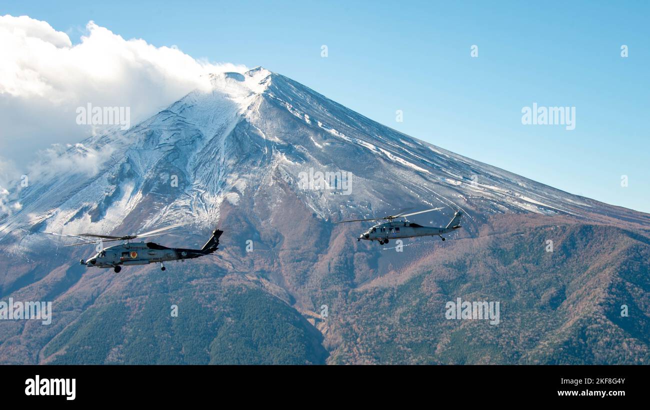 221116-N-DM318-1012 NAVAL AIR FACILITY ATSUGI, Japan (November 16, 2022 ...