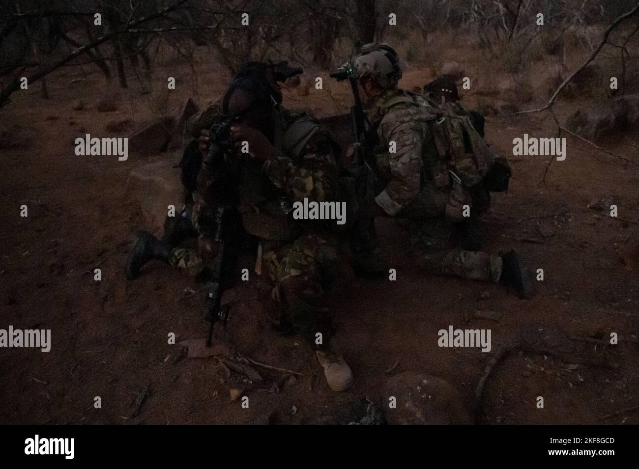 A U.S. Army Operational Detachment-Alpha (ODA) member and Botswana ...