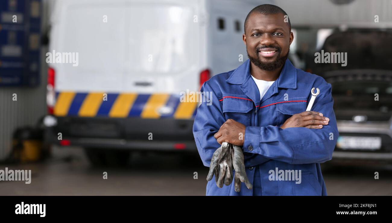 African-American mechanic in car service center Stock Photo - Alamy