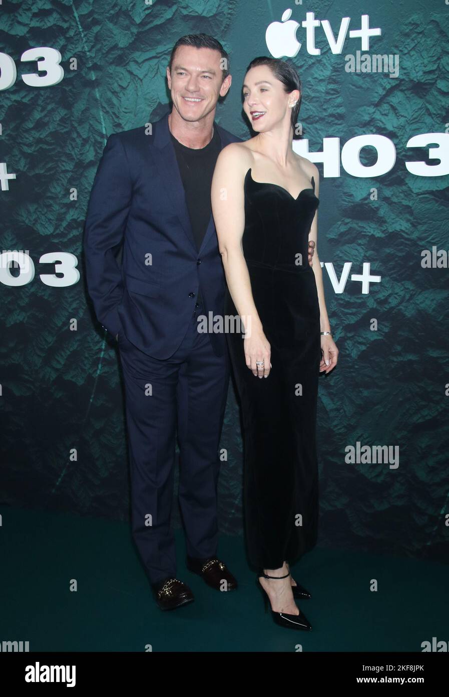 New York, NY, USA. 16th Nov, 2022. Luke Evans and Jessica Ann Collins ...