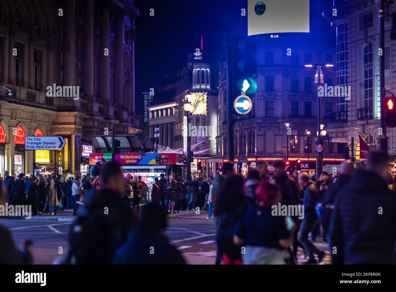Night life london crowds tube hi-res stock photography and images - Alamy