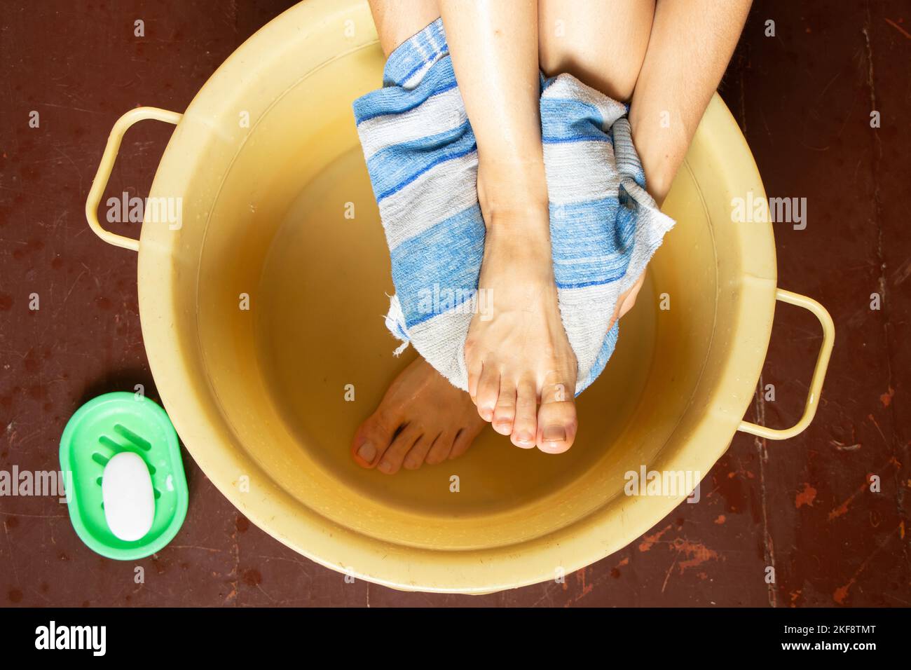 Soapy water feet hi-res stock photography and images - Alamy