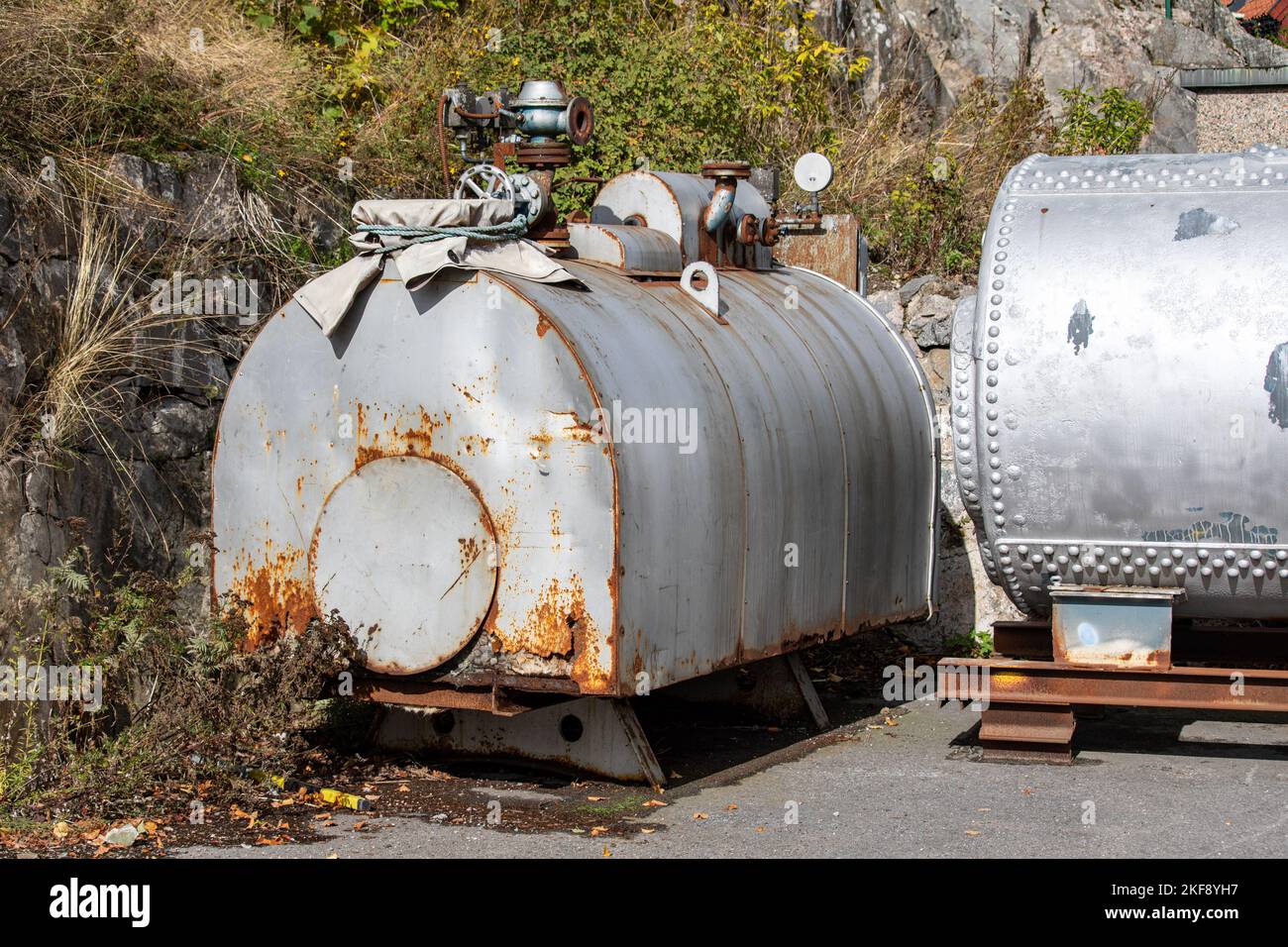 Rusty ship container hi-res stock photography and images - Alamy