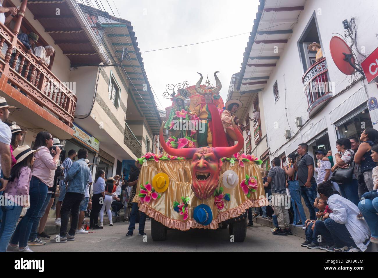 Pasillo colombiano folkloric parade hi-res stock photography and images ...