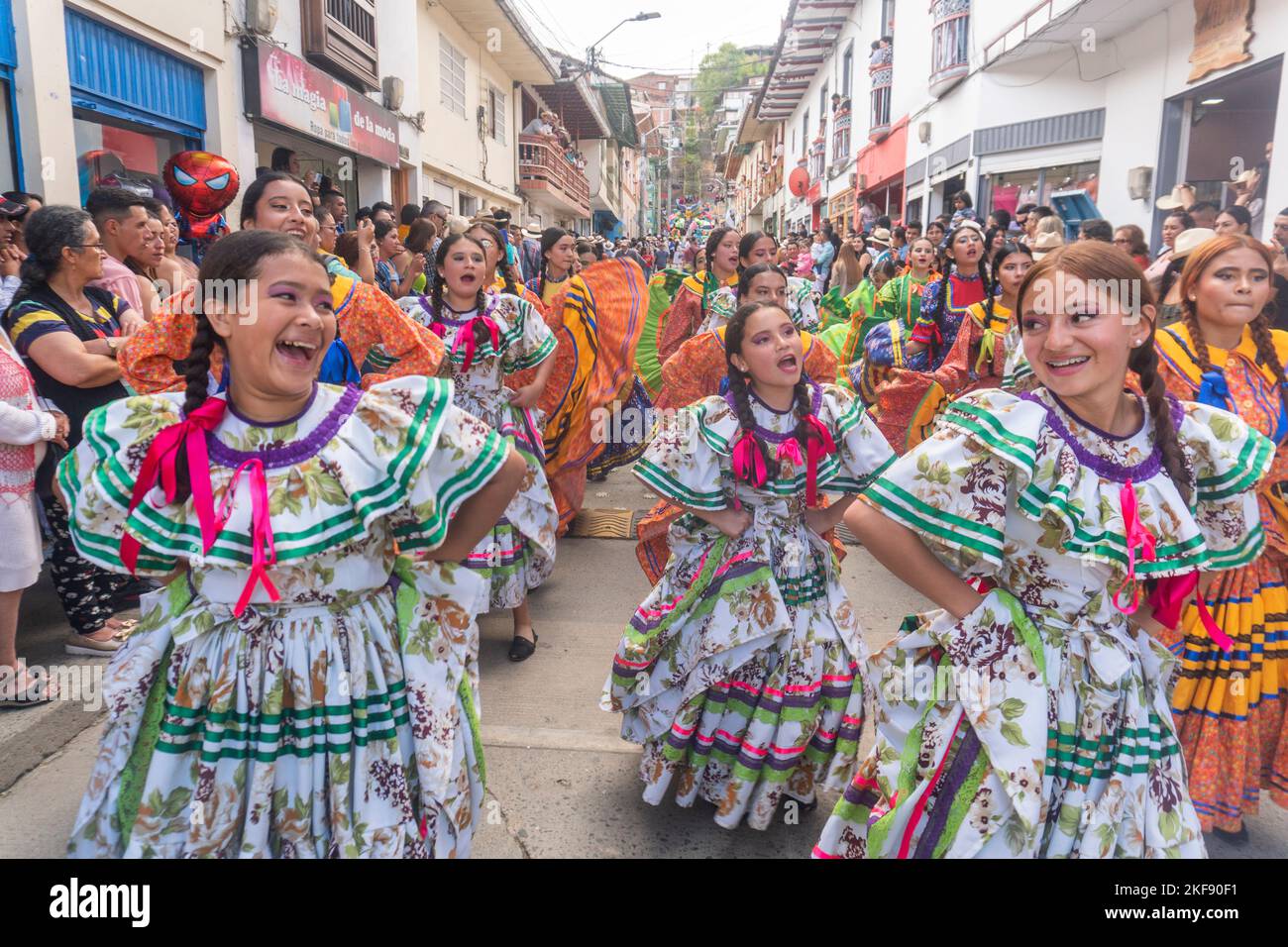 Pasillo colombiano folkloric parade hi-res stock photography and images ...