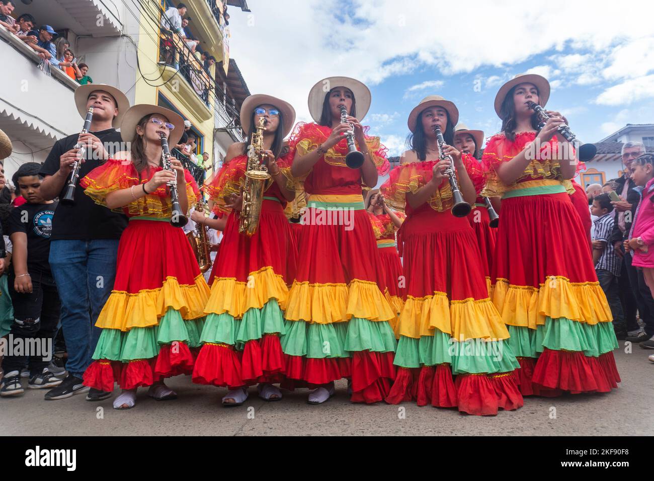 Pasillo colombiano folkloric parade hi-res stock photography and images ...