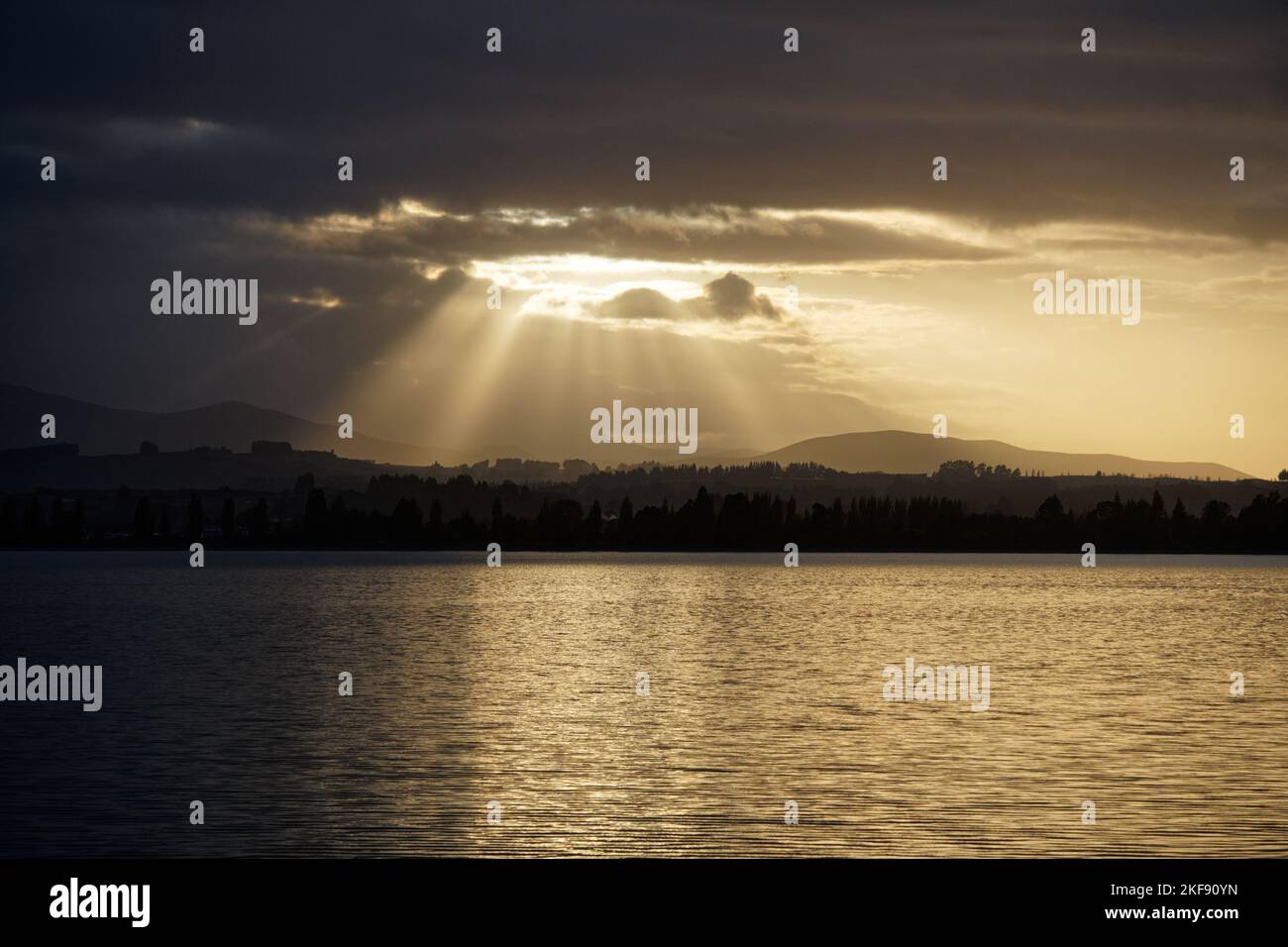 Sunrise over Lake Te Anau viewed from Brodd Bay on the Kepler Track ...