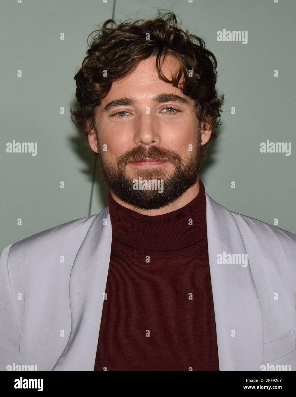 Dustin Milligan 2022