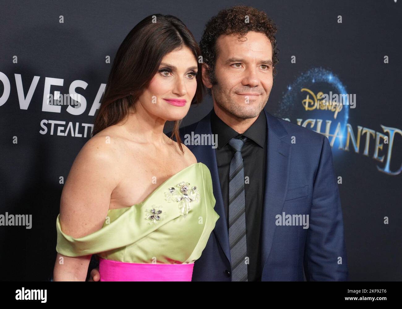 Los Angeles, USA. 16th Nov, 2022. (L-R) Idina Menzel and Aaron Lohr at ...