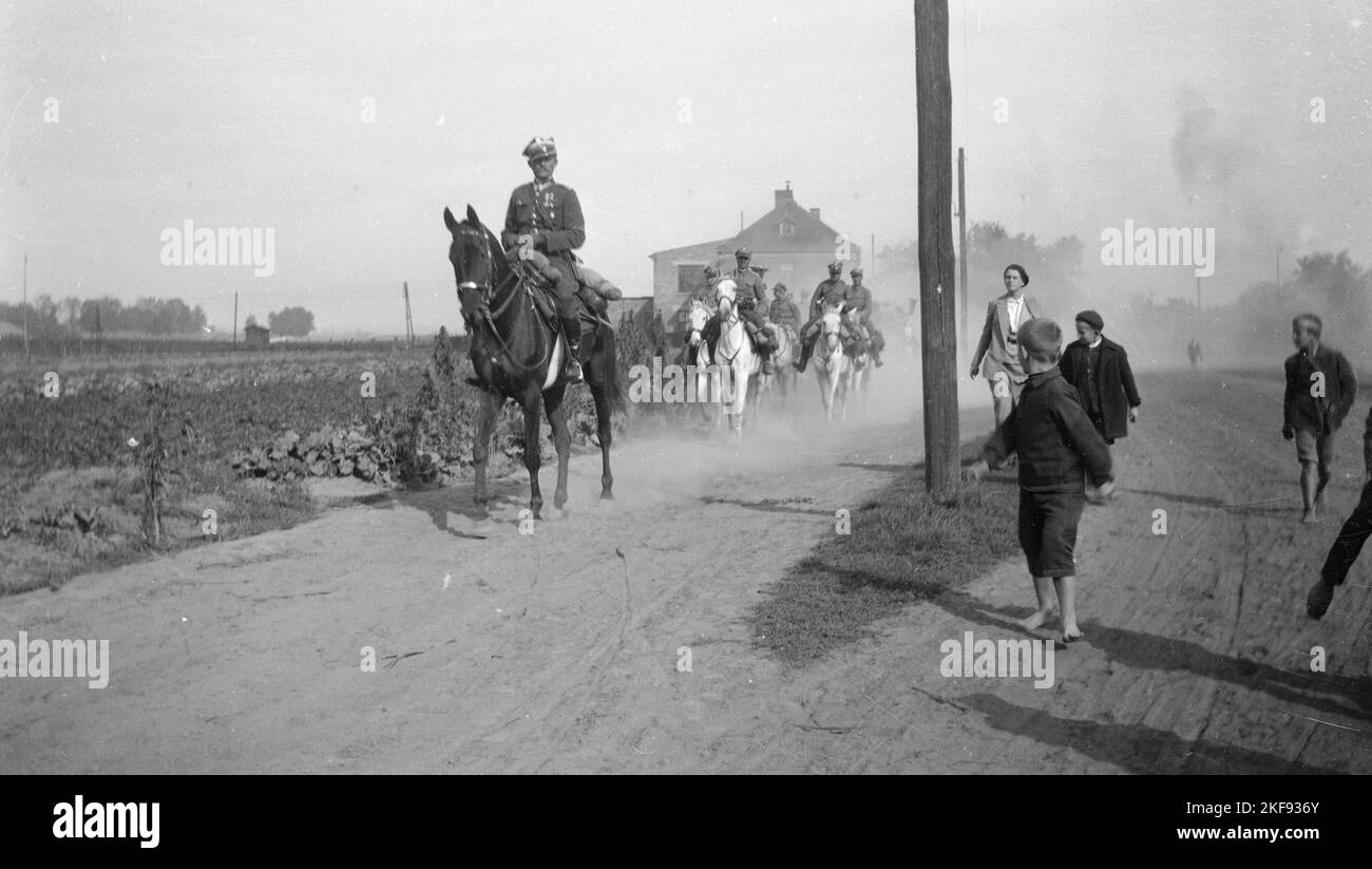 Narcyz Witczak-Witaczyński - The passage of the 1st Regiment of Mounted ...