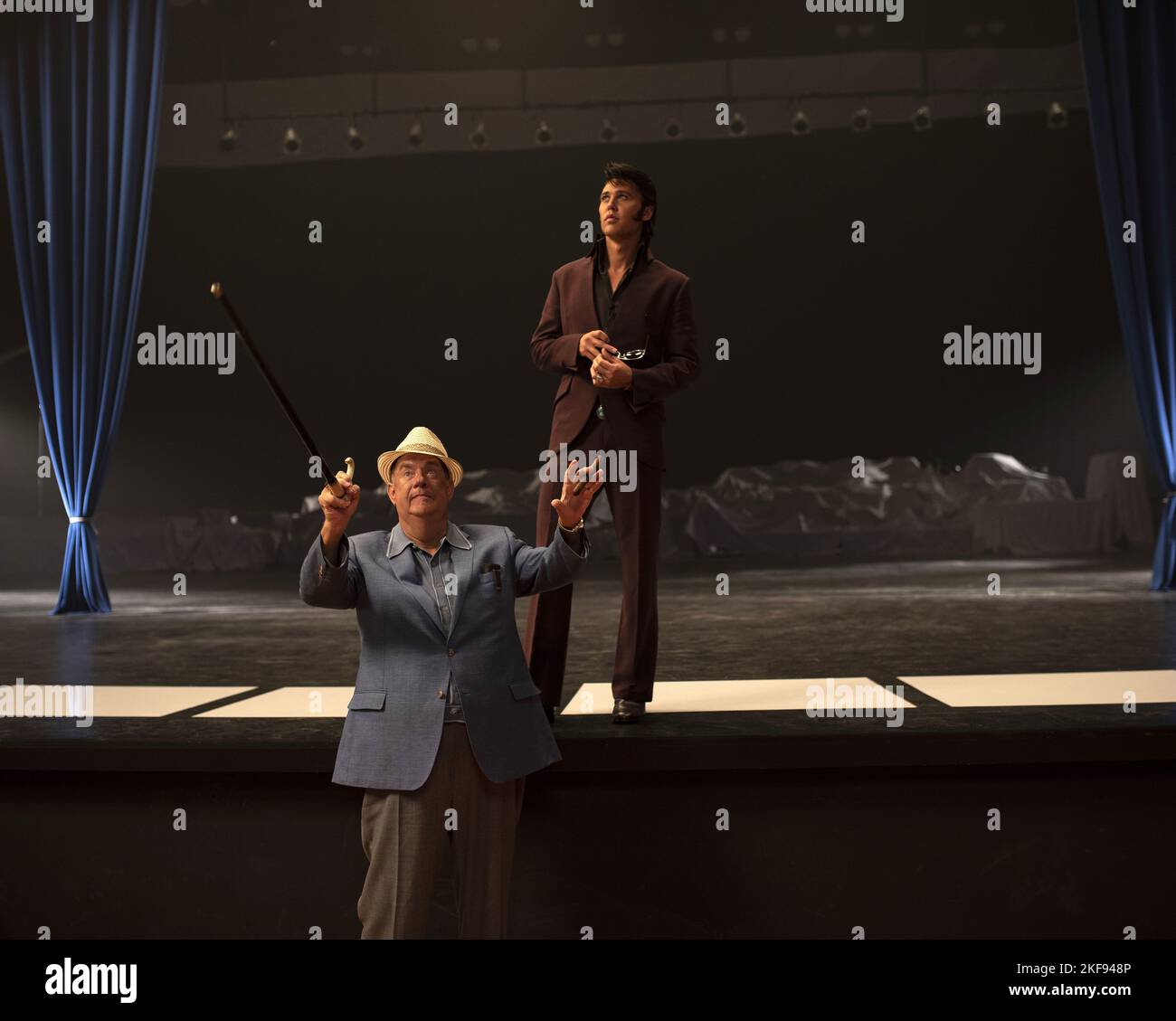 TOM HANKS and AUSTIN BUTLER in ELVIS (2022), directed by BAZ LUHRMANN ...