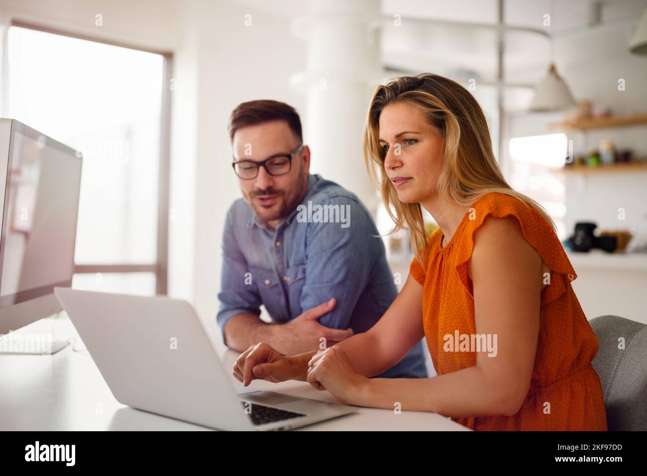 Woman watching men work working hi-res stock photography and images - Alamy