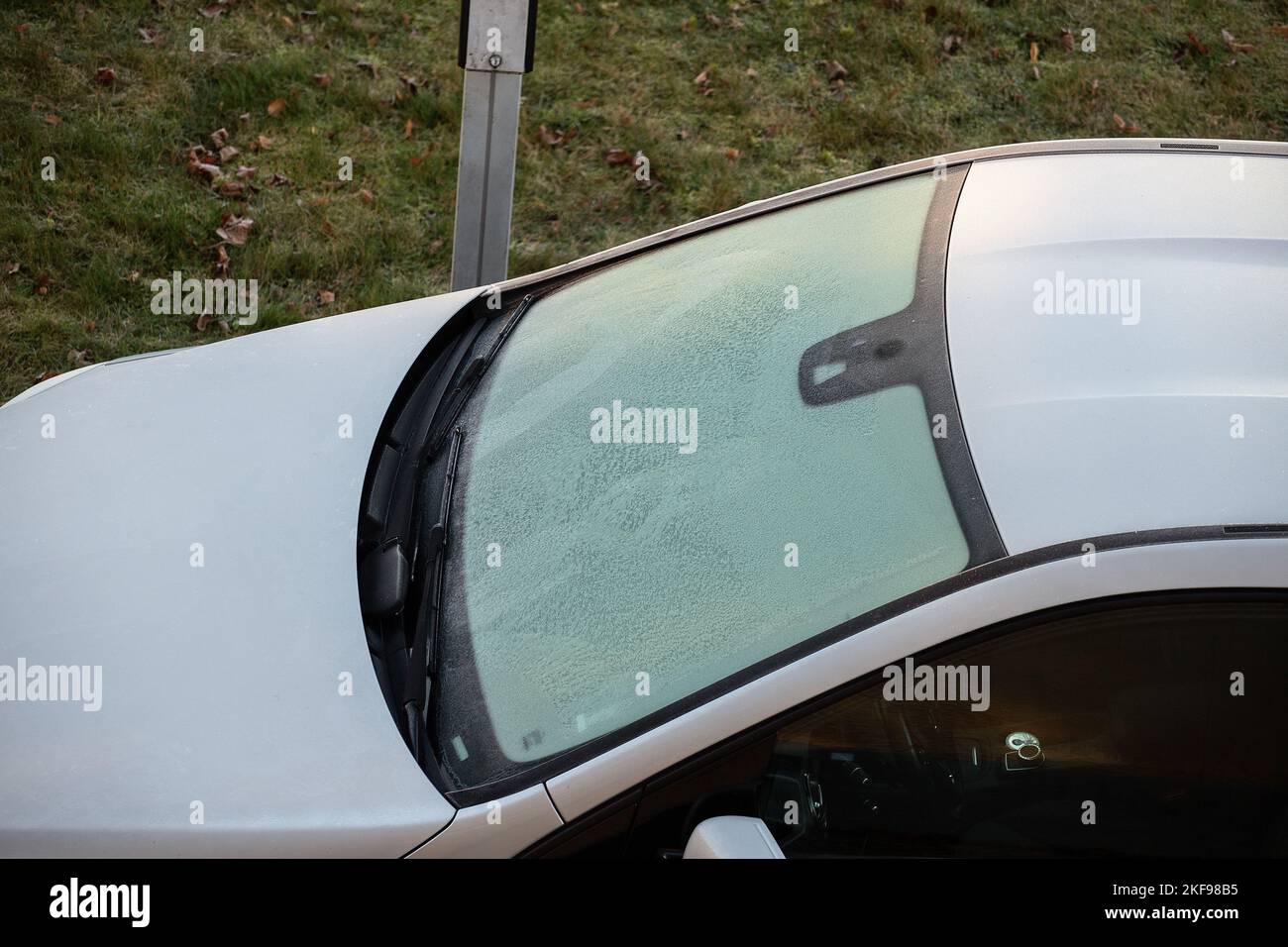 Glass windshield detail hi-res stock photography and images - Alamy