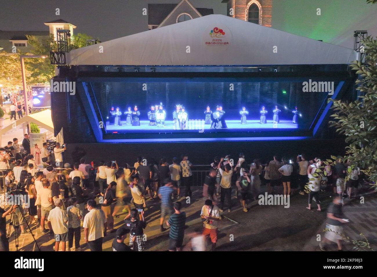 The traditional Kunqu Opera combined with 5G+3D holographic projection ...