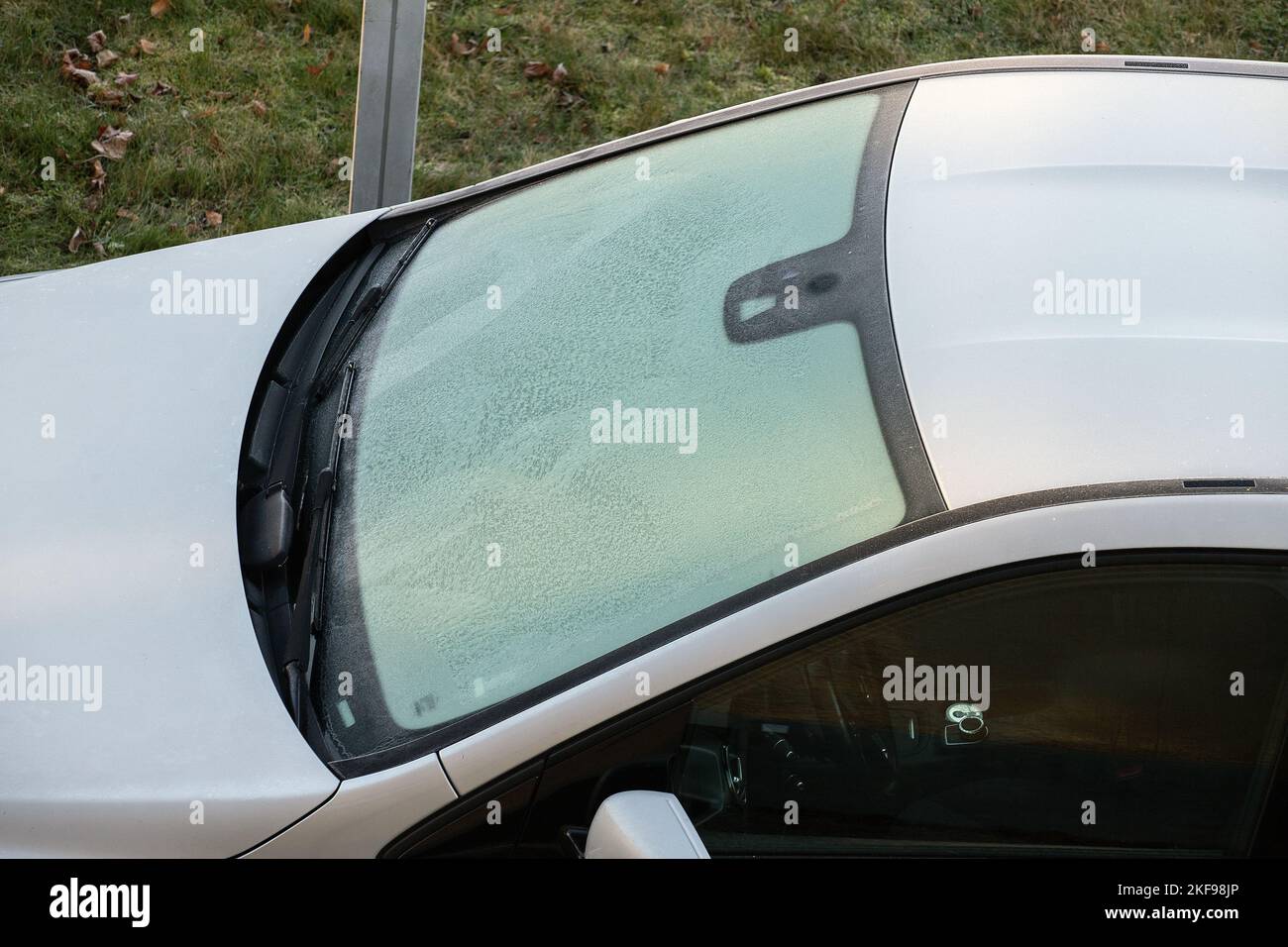 Blocked windshield hi-res stock photography and images - Alamy