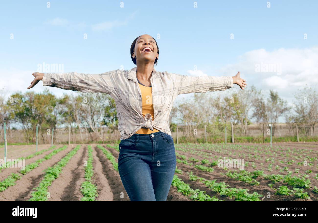 African woman farming hi-res stock photography and images - Alamy