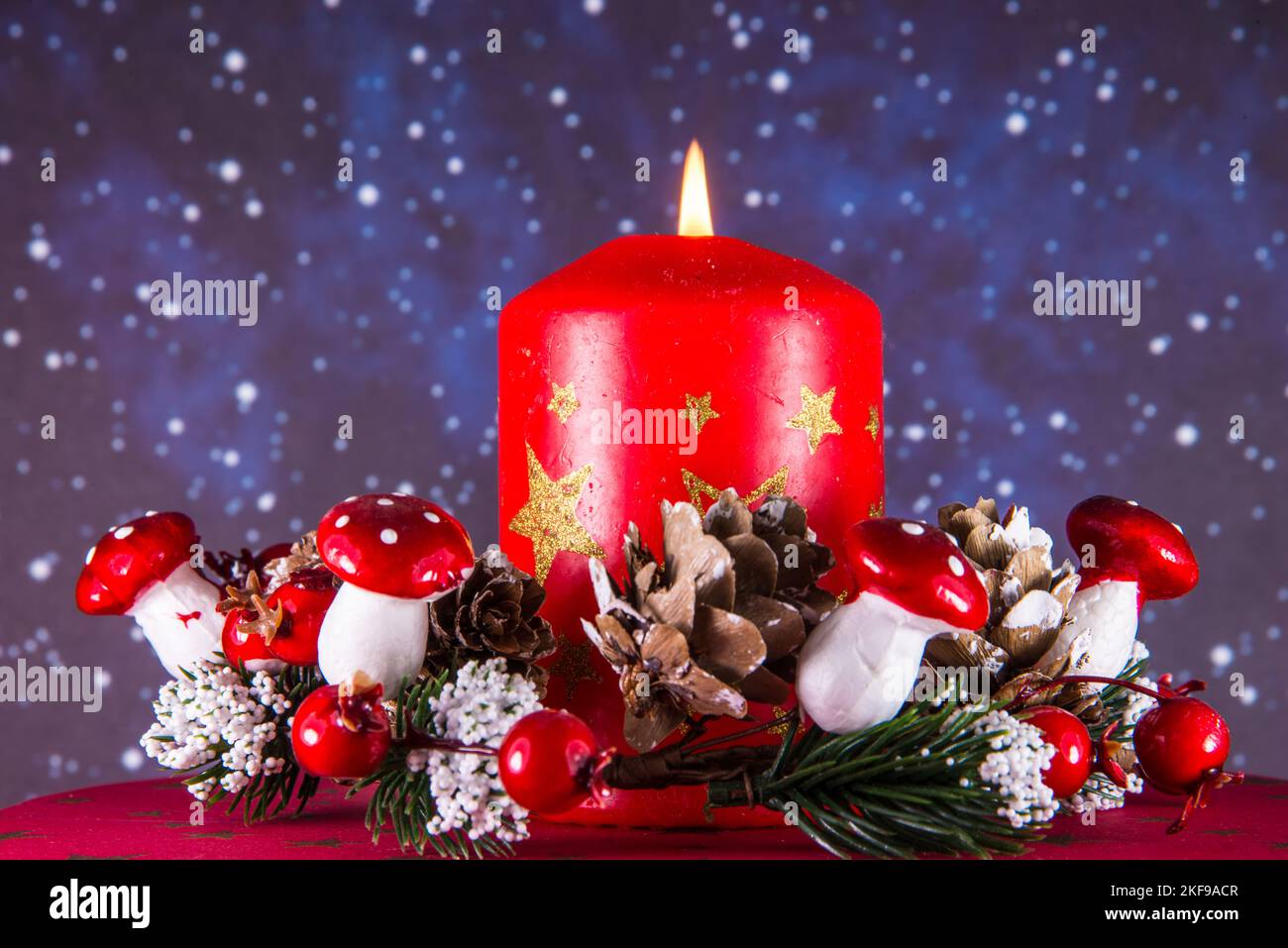advent wreath with burning candle Stock Photo - Alamy