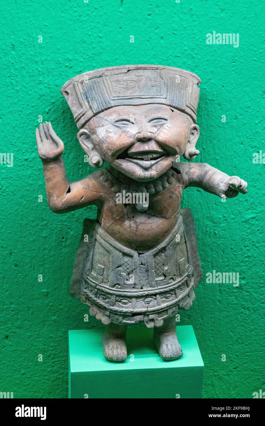 A ceramic figure in dance costume in the 'sonriente' style. Rufino ...