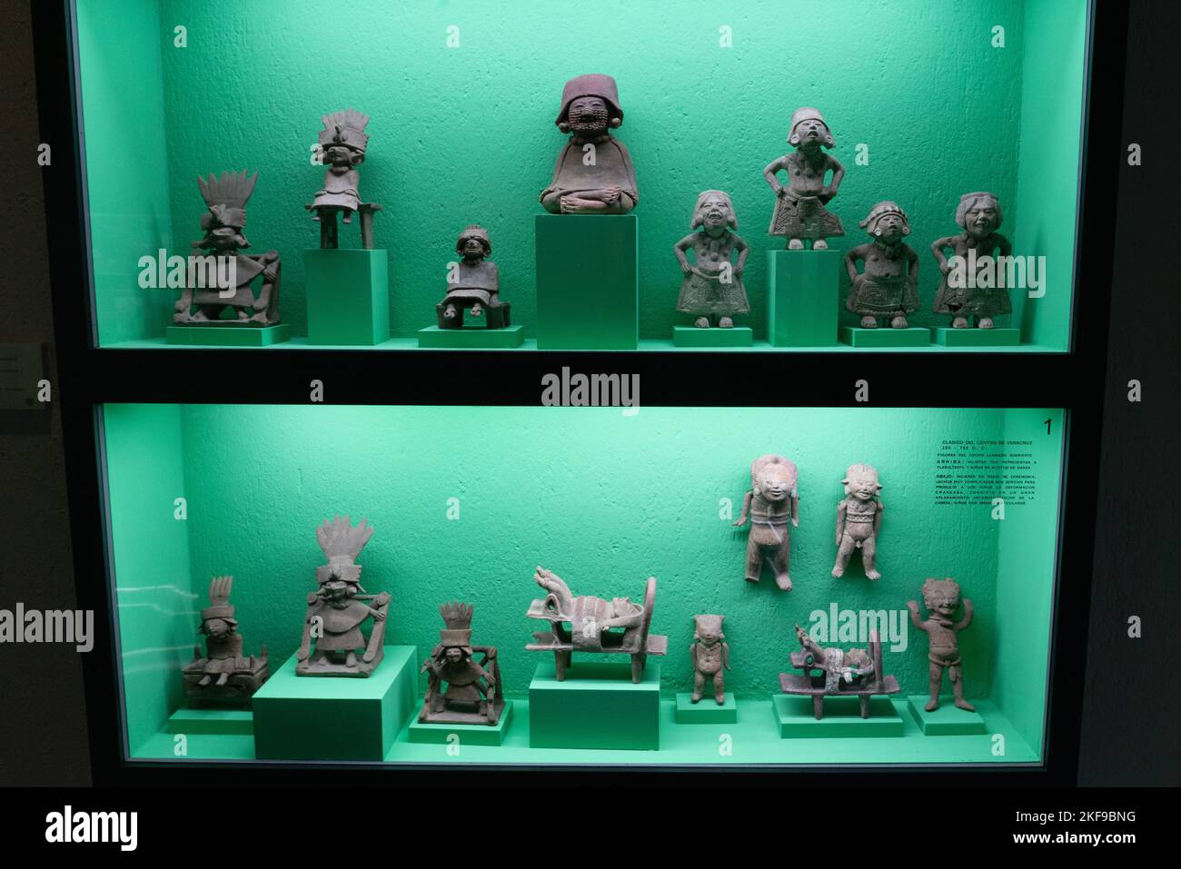 Ceramic figures in dance costume in the 'sonriente' style. Rufino ...