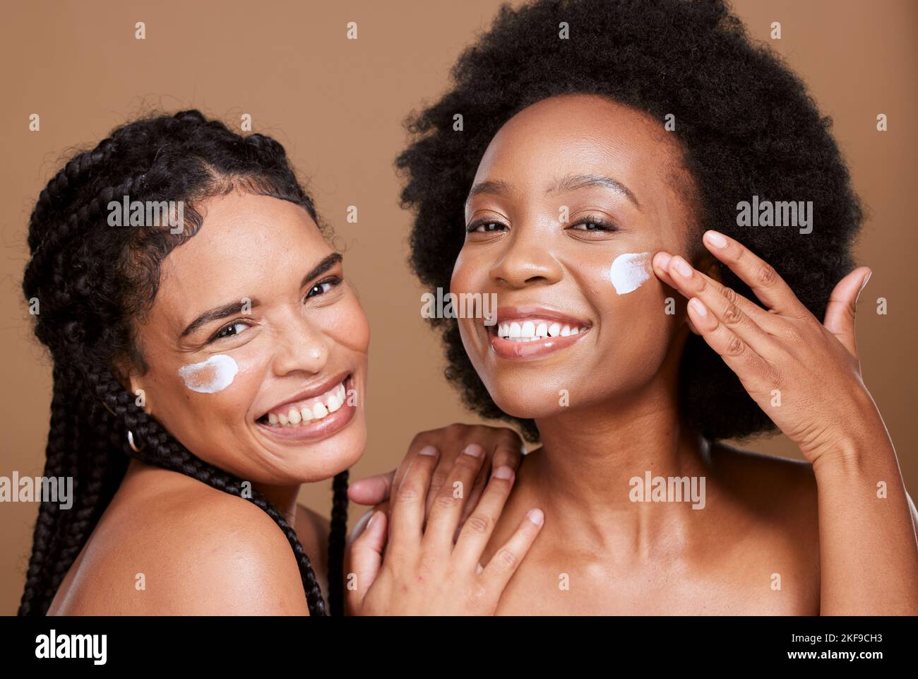Women body creme hi-res stock photography and images - Alamy