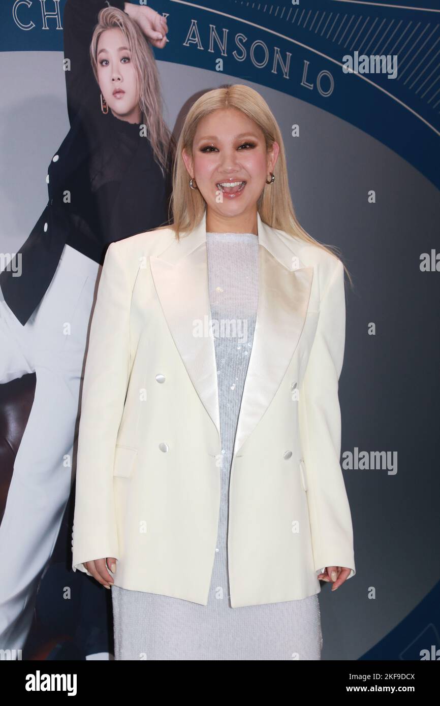 Hong Kong Canadian singer and actress Joyce Cheng held a live concert ...