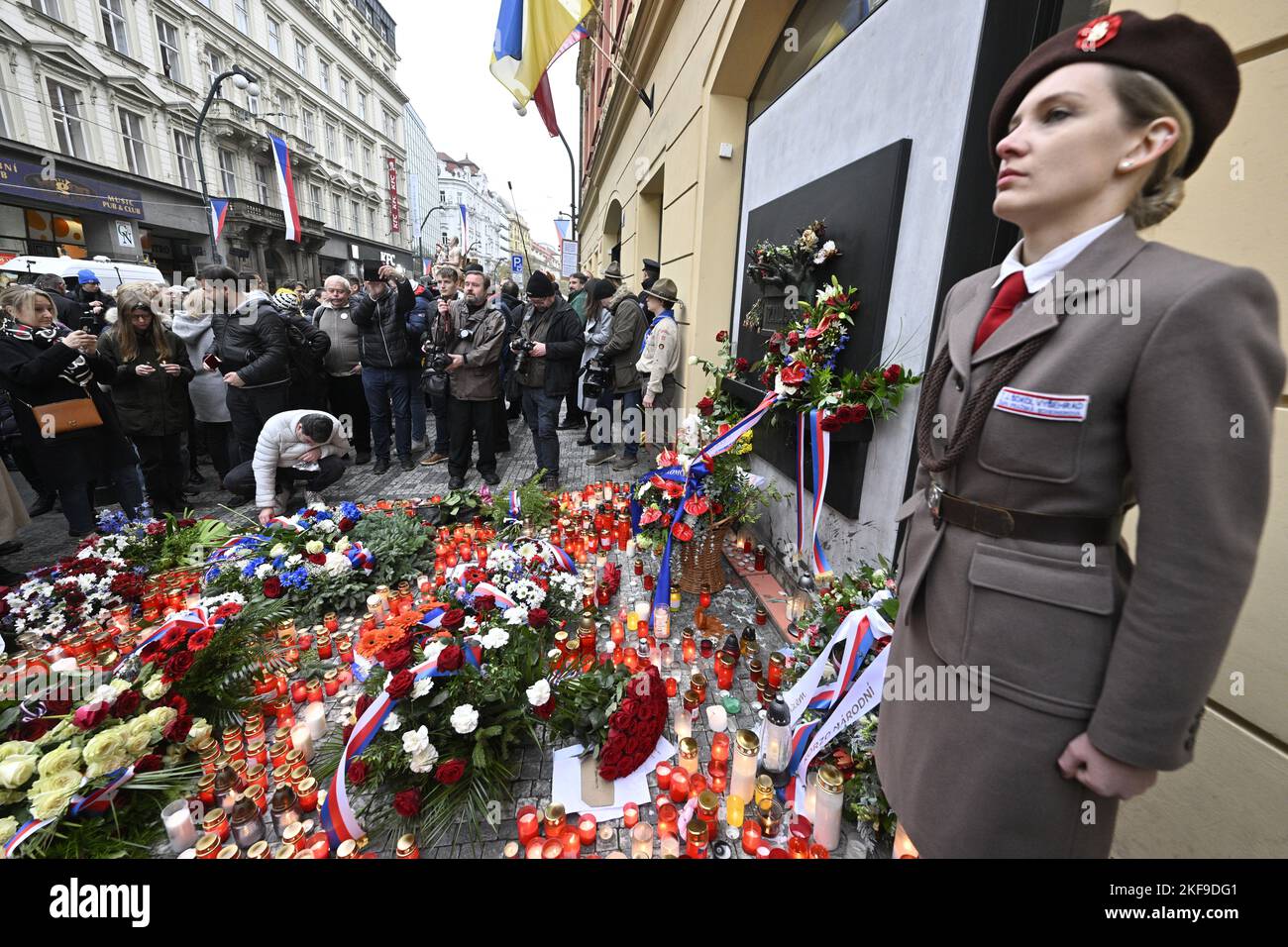 Narodni Trida, Prague. 17th Nov, 2022. People lay flowers at the ...