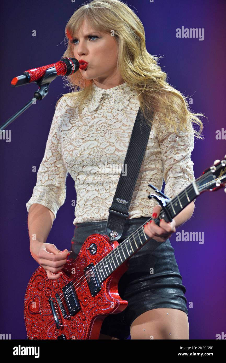 ATLANTA, GA - APRIL 18: Seven-Time Grammy winner Taylor Swift (born ...