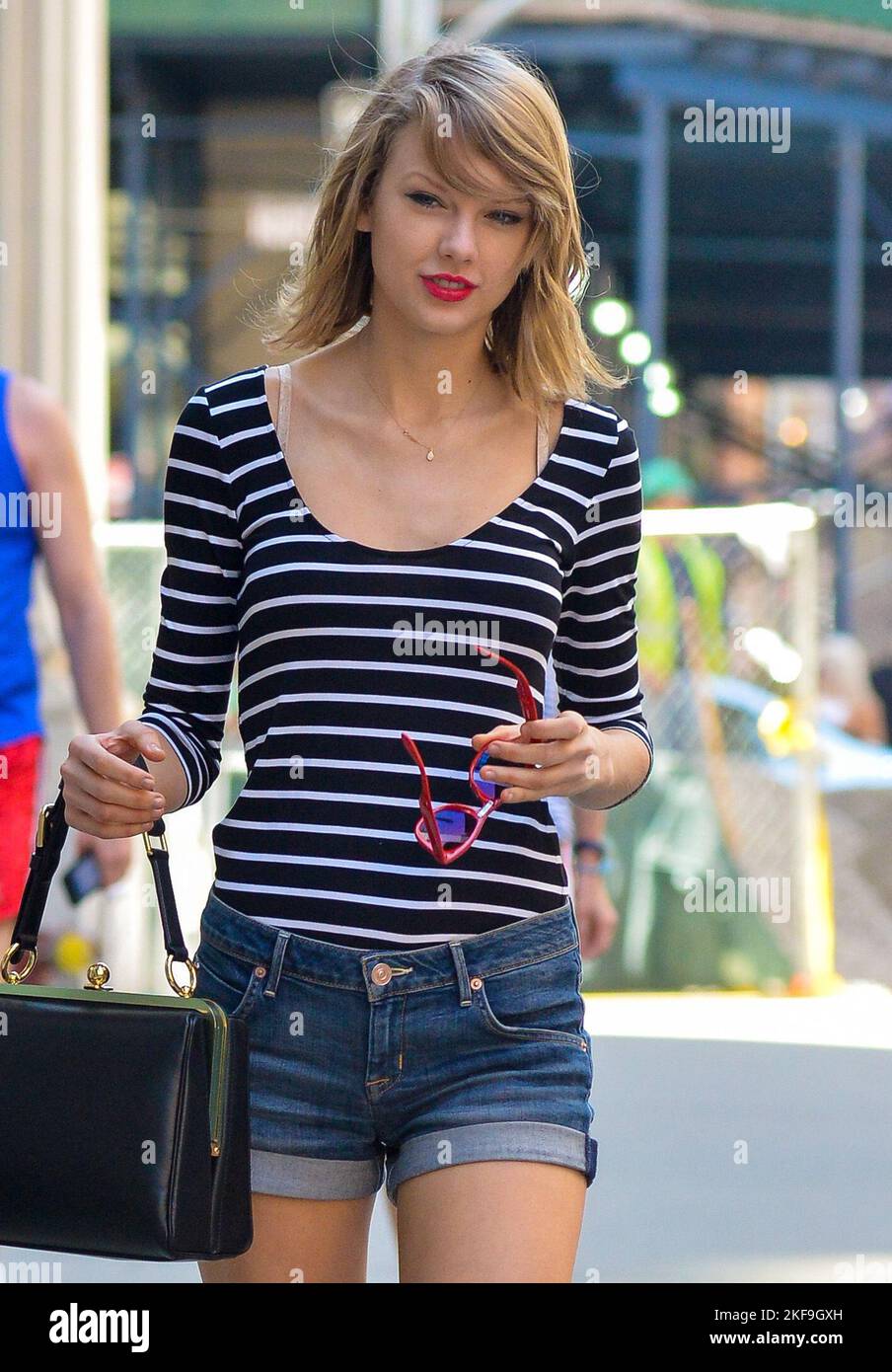 NEW YORK, NY - APRIL 12: Taylor Swift walk sin Tribeca after working ...