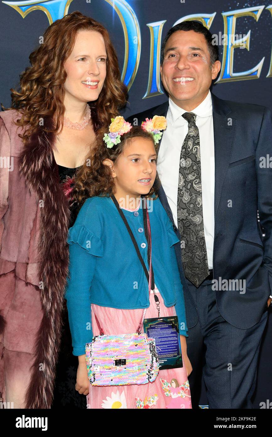 LOS ANGELES - NOV 16: Oscar Nunez at the Disenchanted Premiere at El ...