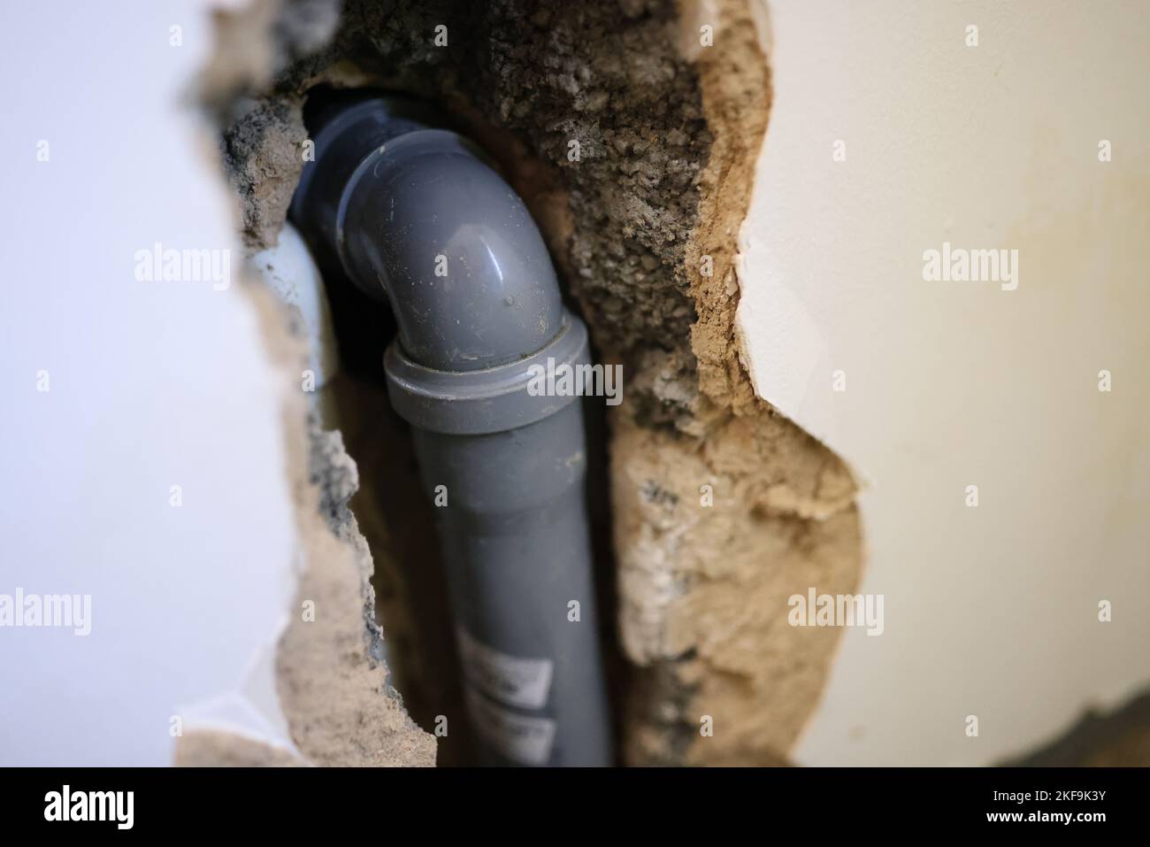 Water and drain pipe installation in wall Stock Photo - Alamy