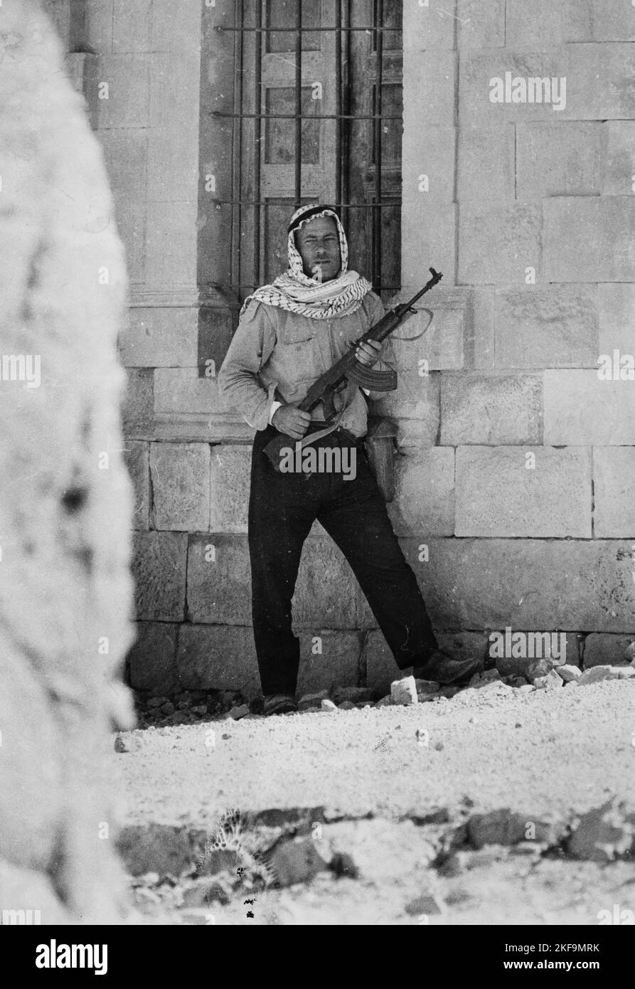 Al-Ramtha, Jordan. 3rd Apr, 2017. Jordan. A Palestinian guerrilla ...