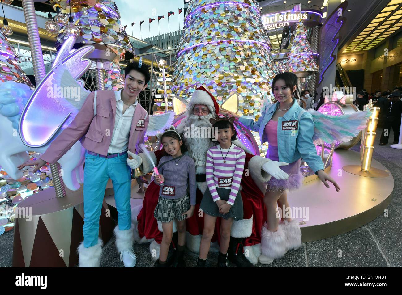 As the 2022 Christmas Day is coming, a large-scale Christmas lighting ceremony is held in the ...