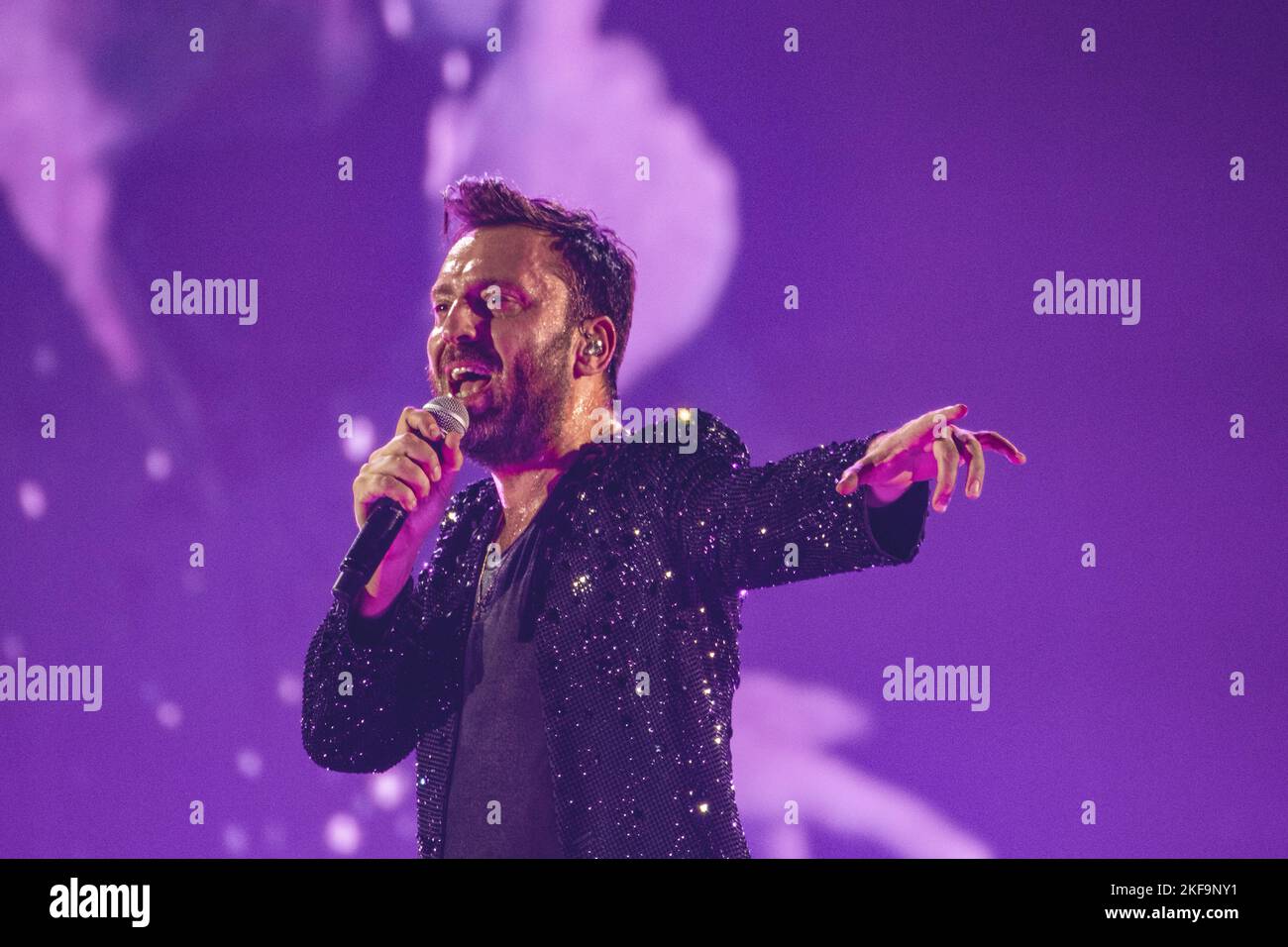 Cesare cremonini musica en vivo hi-res stock photography and images - Alamy