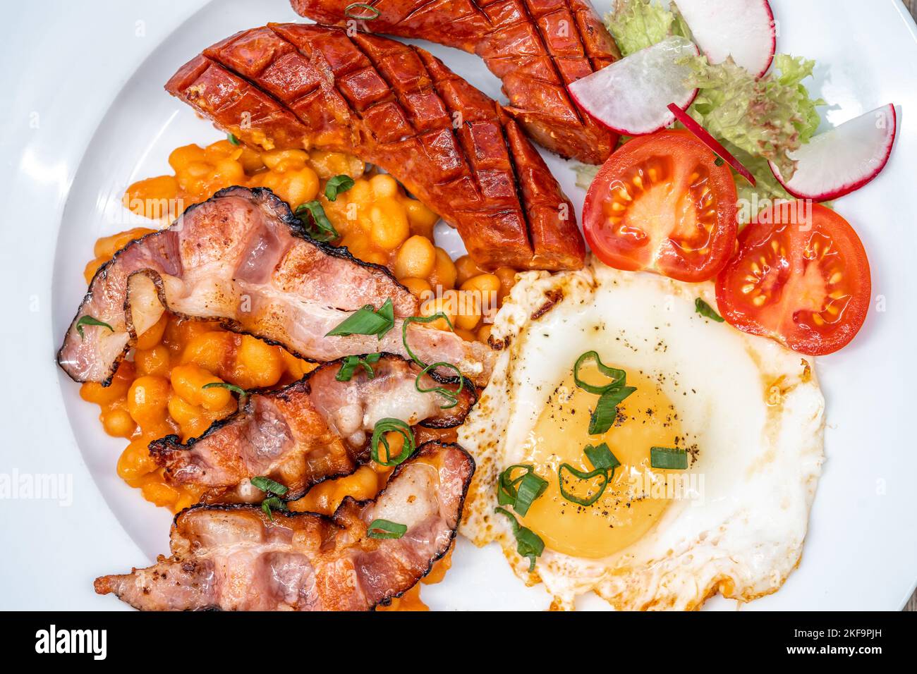 breakfast plate with sausage, bacon, egg and beans Stock Photo - Alamy