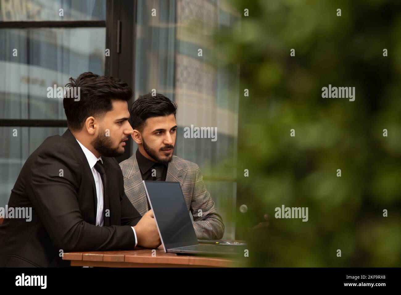 Business people outdoors. Employee meeting. Conversation and ...