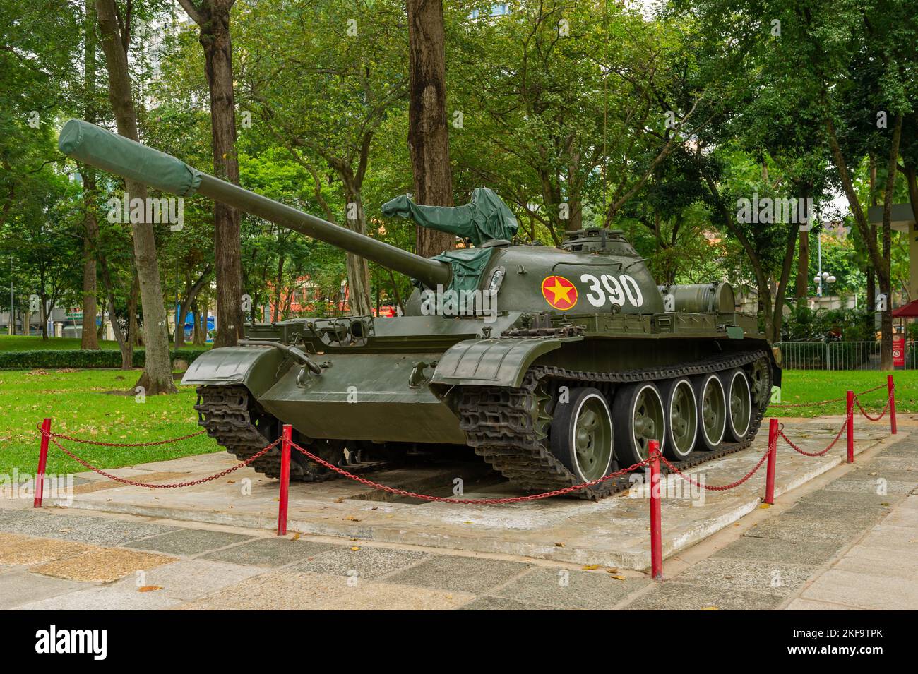 Tank 390 in the grounds of the Reunification Palace, Ho Chi Minh City, Vietnam Stock Photo - Alamy