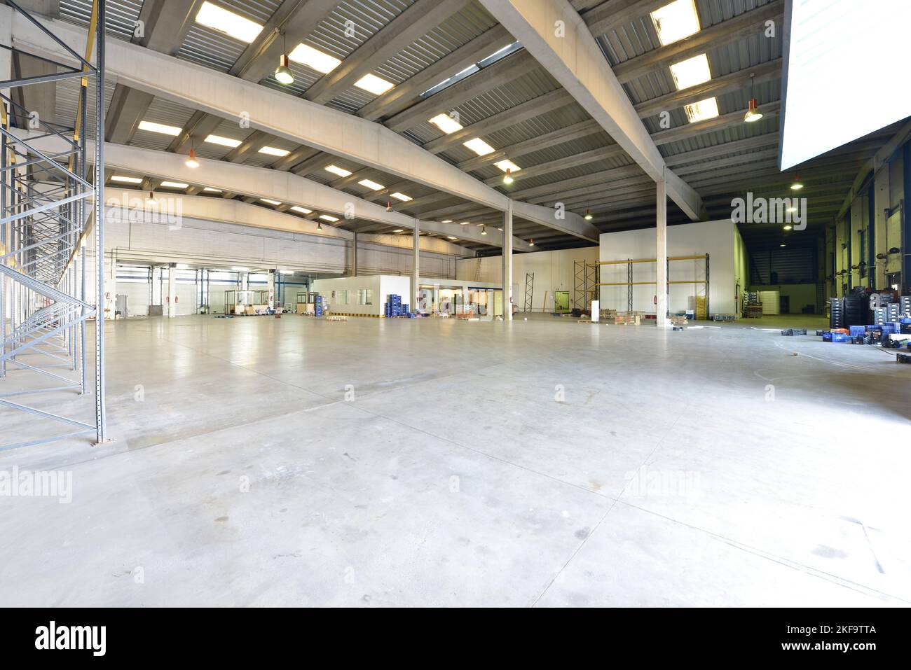 Skeleton beams hi-res stock photography and images - Alamy