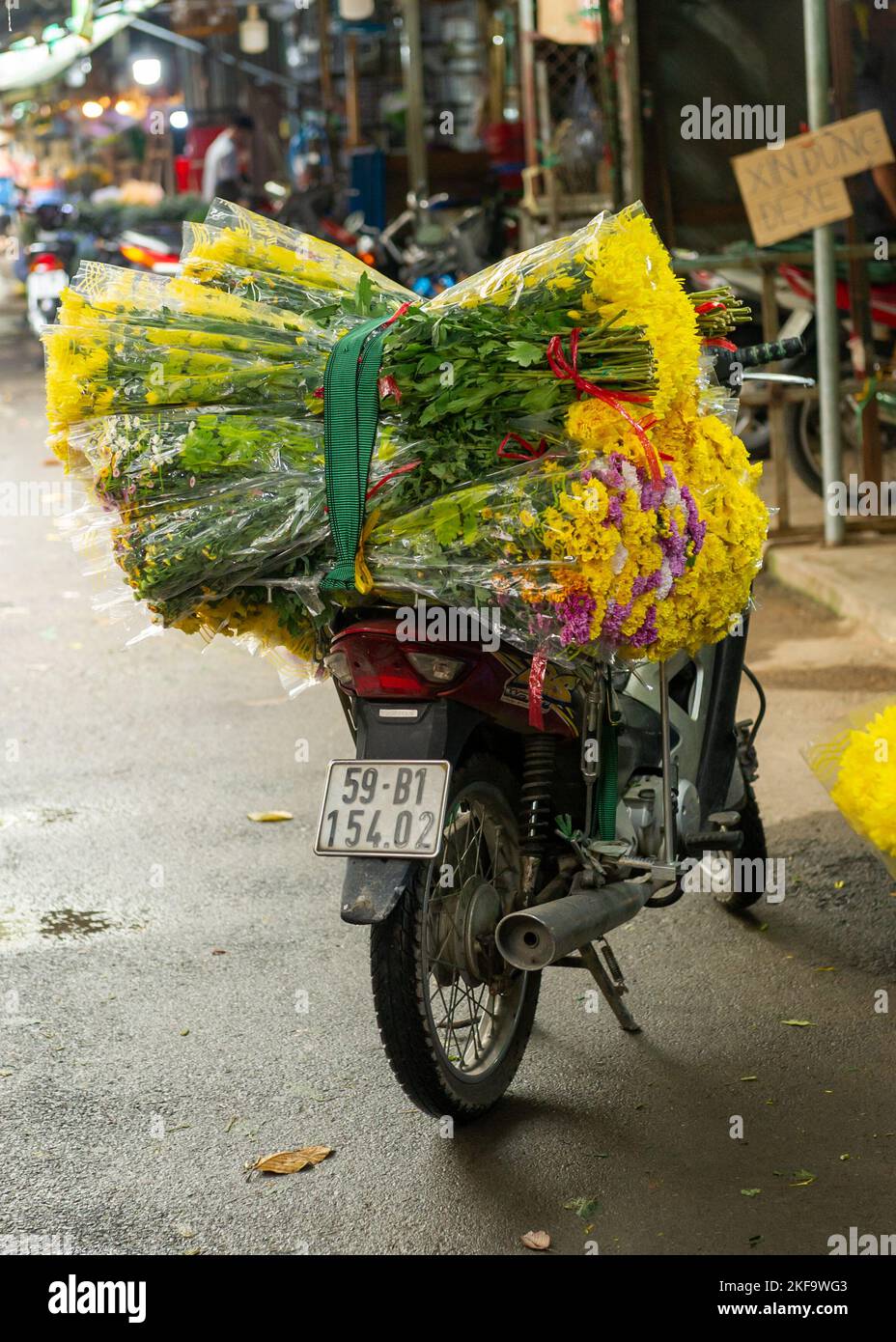 Hcmc flower market hi-res stock photography and images - Alamy