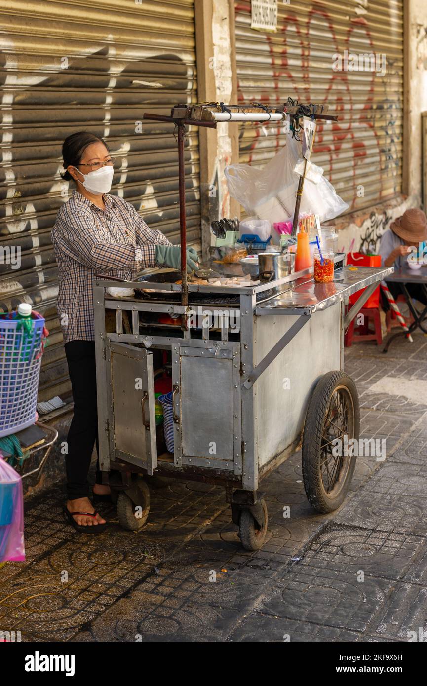 Traditional Vietnamese Street Food Vendor in Ho Chi Minh City Stock ...