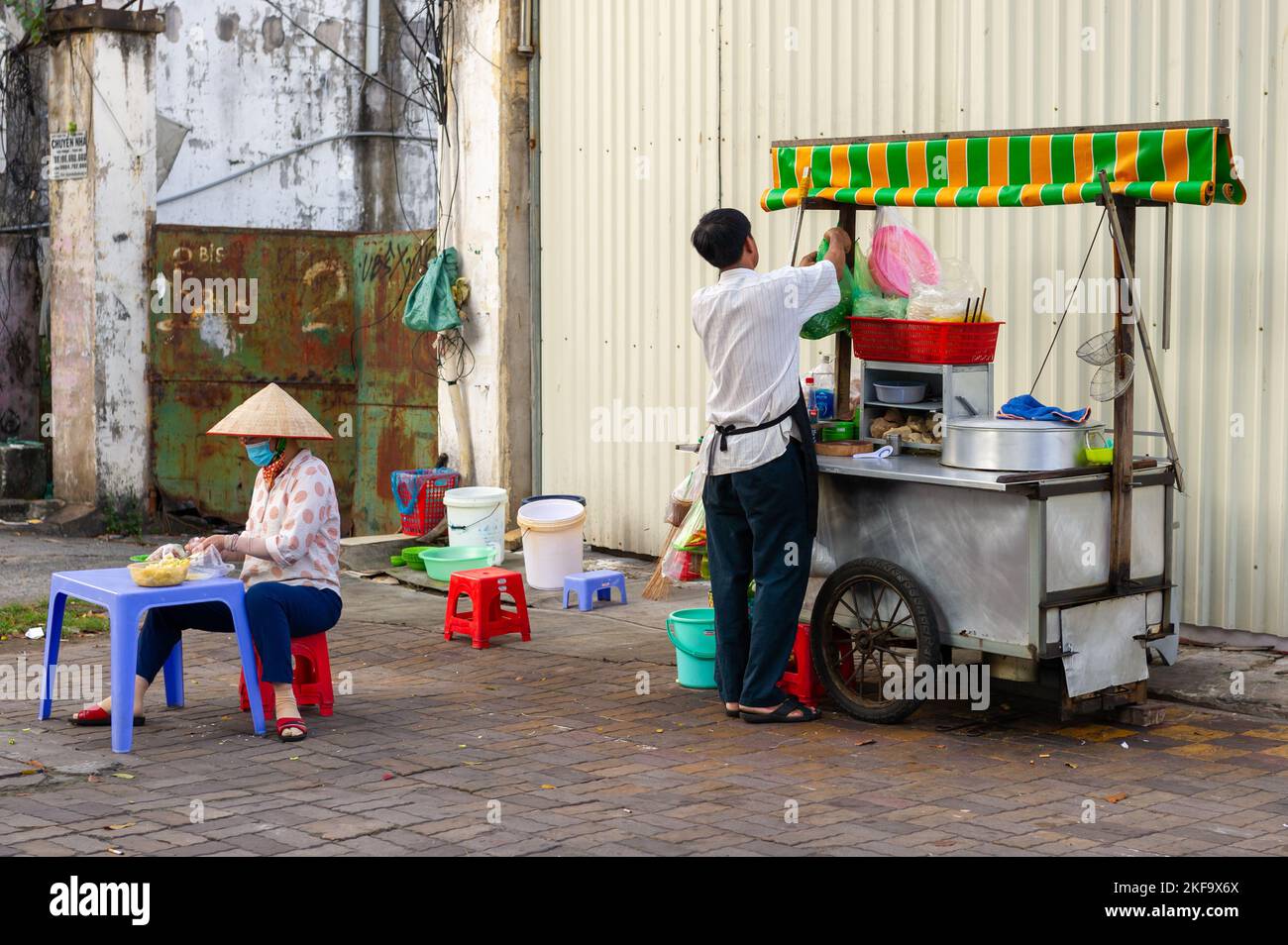 Traditional Vietnamese Street Food Vendor in Ho Chi Minh City Stock ...