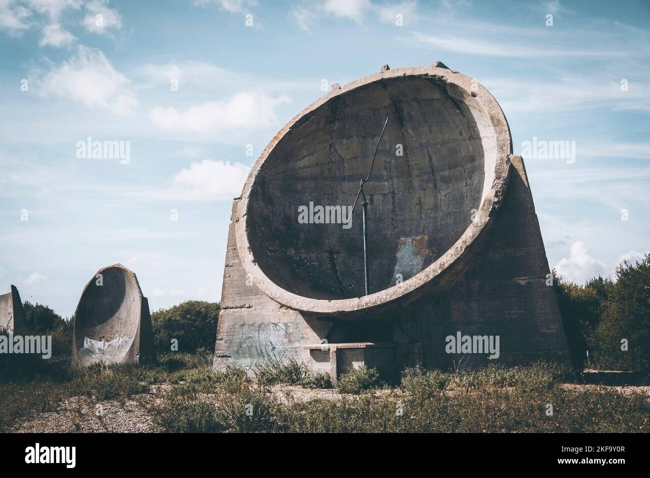 Denge Sound Mirrors. Greatstone, Kent - WWII sound mirrors used as an ...