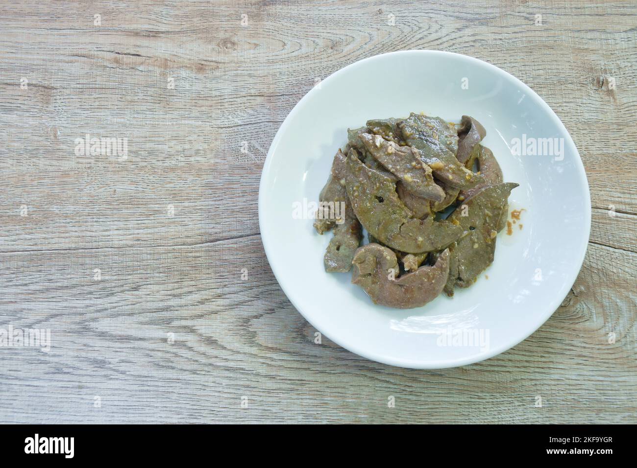 fried slice pork liver with garlic and pepper on plate Stock Photo - Alamy