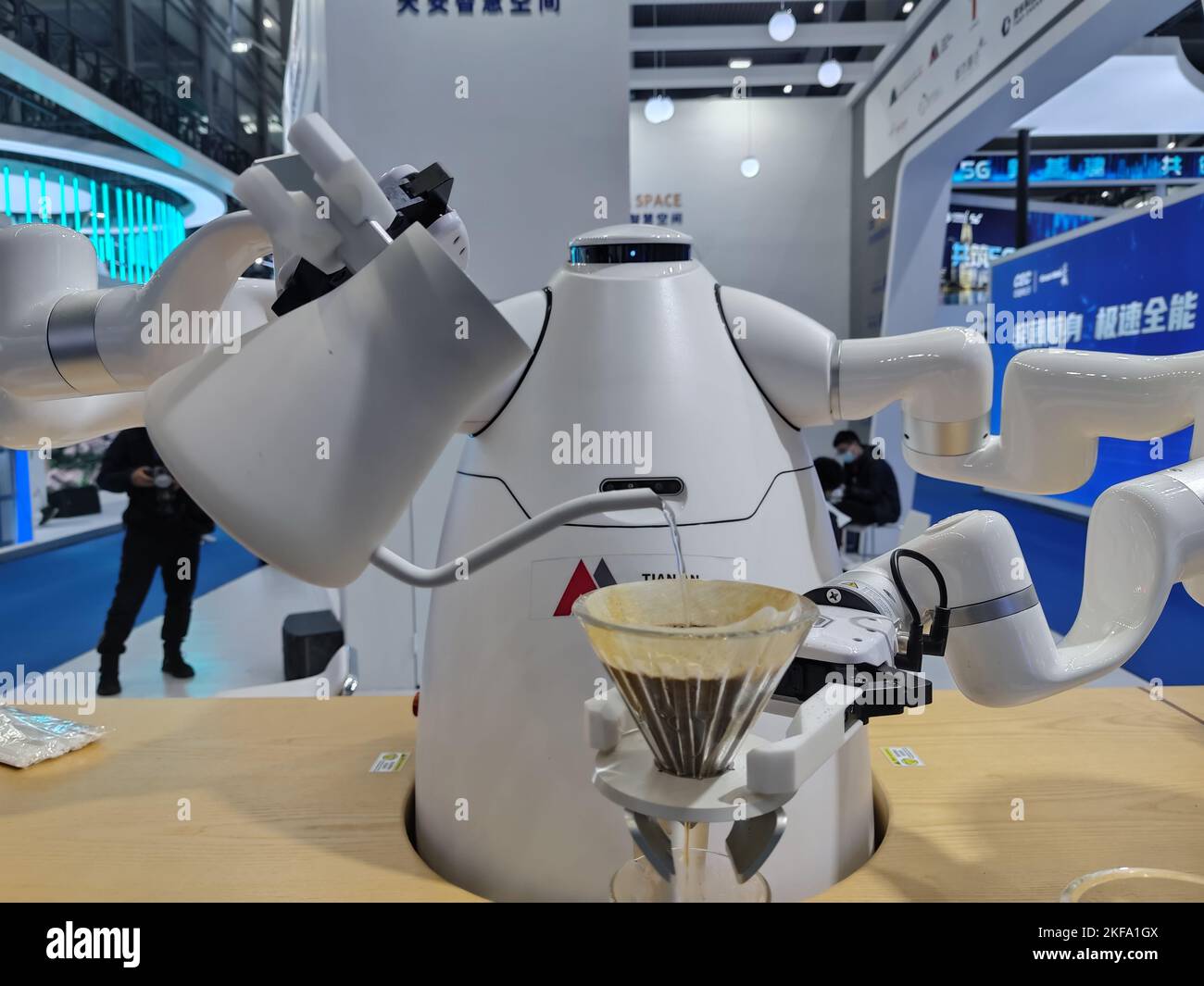 The 23rd China Hi-Tech Fair (CHTF) kicked off both online in Shenzhen ...