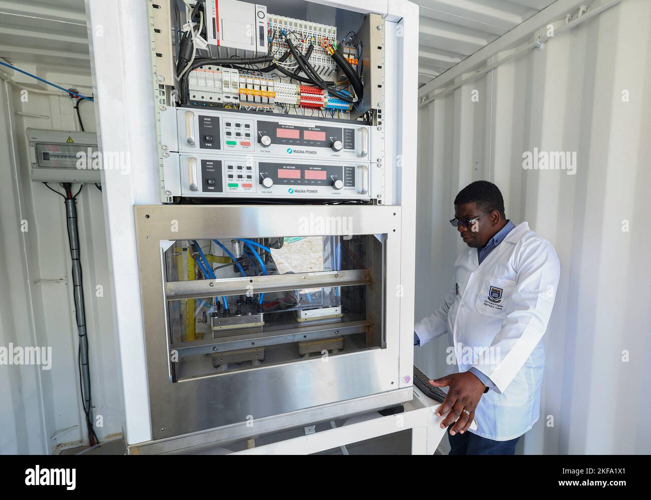 Hydrogen container hi-res stock photography and images - Alamy