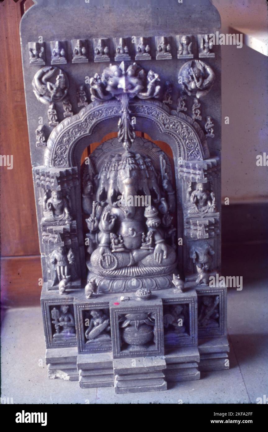 Arched idol hi-res stock photography and images - Alamy